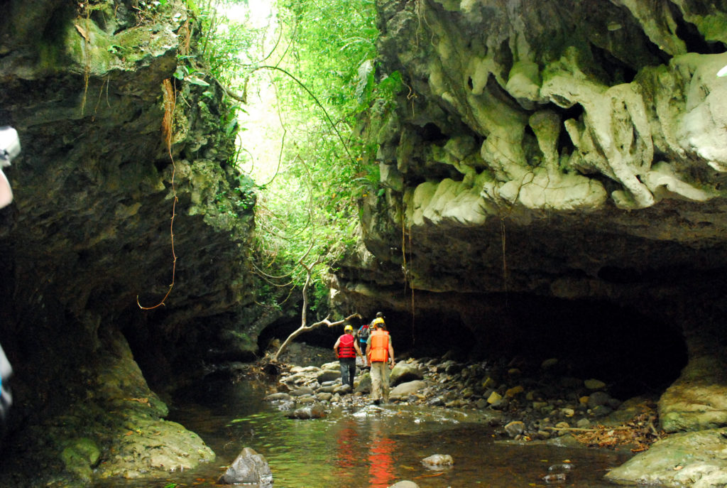 Famosas Cuevas del Lago Bayano, Panamá Este | Nativa Tours